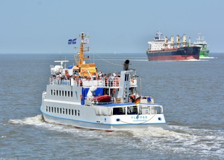 Ferries to Neuwerk - Ship Photos & Ferry Lines